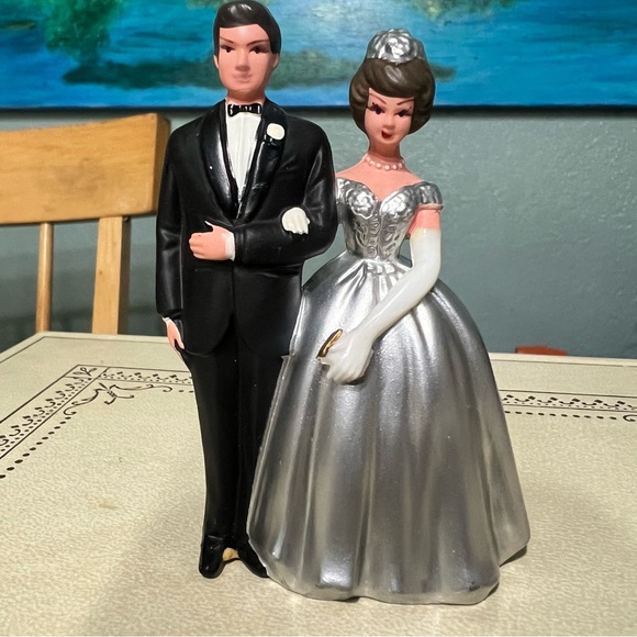 Wilton | Party Supplies | Vintage Bride And Groom Silver Wedding Cake ...